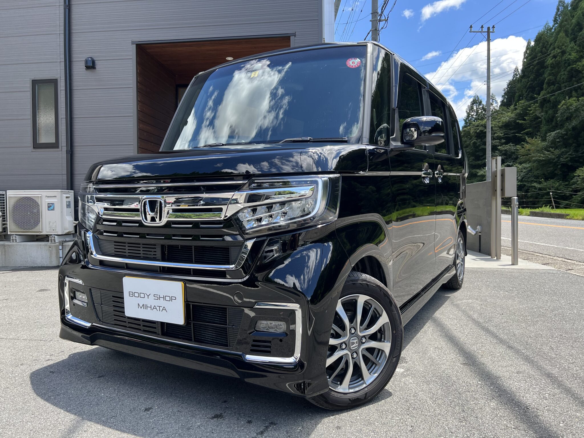 姫路市の自動車修理・鈑金・塗装・コーティング・車検ならボデーショップミハタ｜R5 NBOX カスタム L ご成約いただきました。