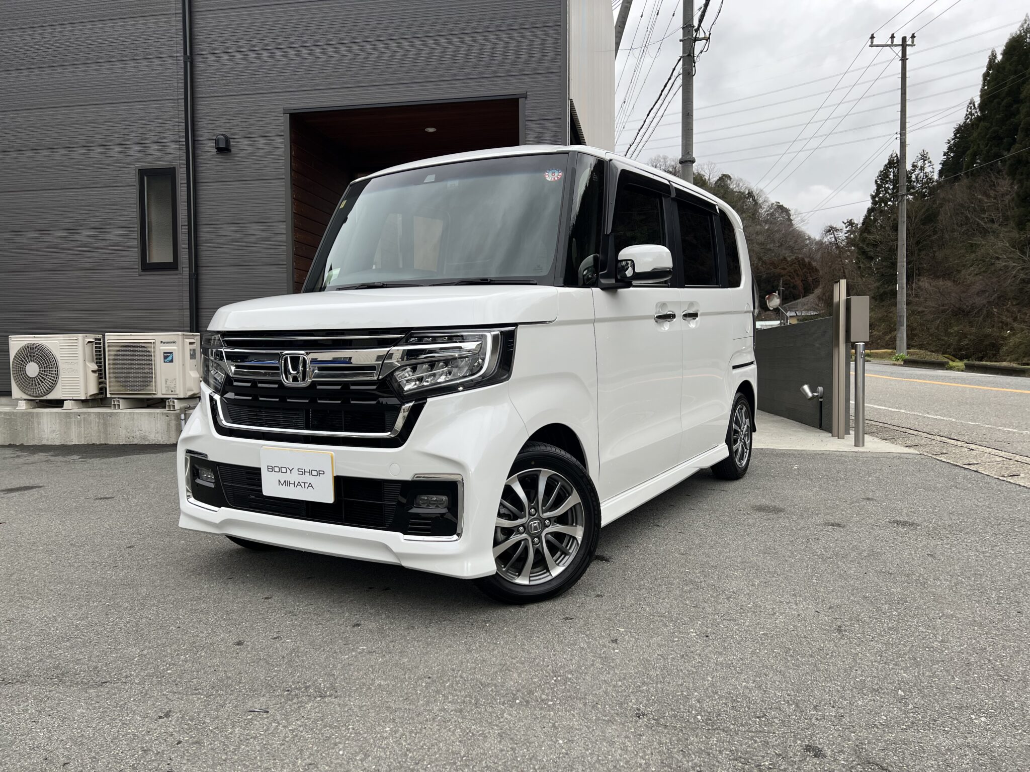 姫路市の自動車修理・鈑金・塗装・コーティング・車検ならボデーショップミハタ｜R5 NBOXカスタム ご成約いただきました。